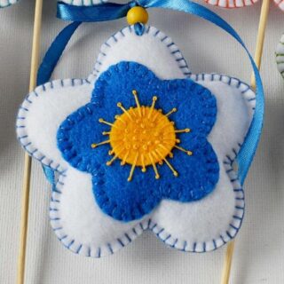 Floral Spring Felt Ornaments: DIY Tutorial + Free Pattern Download